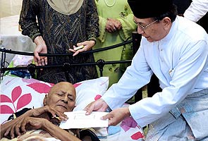 Ministry to study Kuswadinata's acting career | AWANI International