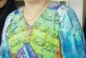 Polis kerjasama dengan KPDNKK siasat peniaga jual pakaian bercetak ayat ...