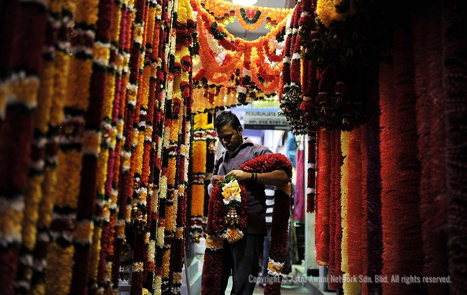 Bunga-bunga Malai | Ambang sambutan Deepavali | Foto | Astro Awani