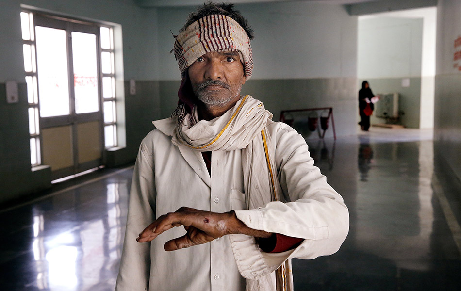 Pembuatan rokok Bidi di India | Astro Awani