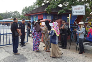 PRK Rompin: Proses buang undi bermula, calon BN antara yang awal keluar ...