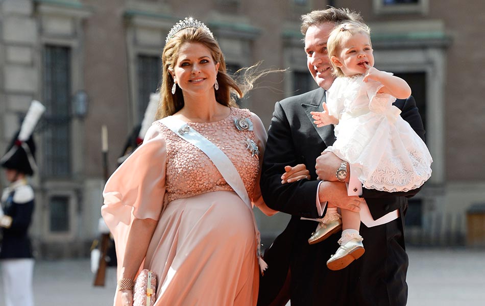 Reality starlet weds Swedish prince | Astro Awani