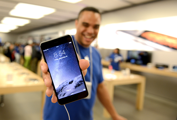 Hackers raid Apple accounts via jail-broken iPhones | AWANI International