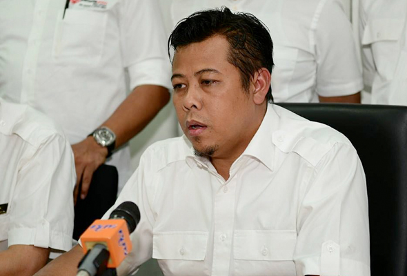 'Dakwaan skandal 1MDB propaganda fitnah Yahudi' - Mohd Razlan | Astro Awani