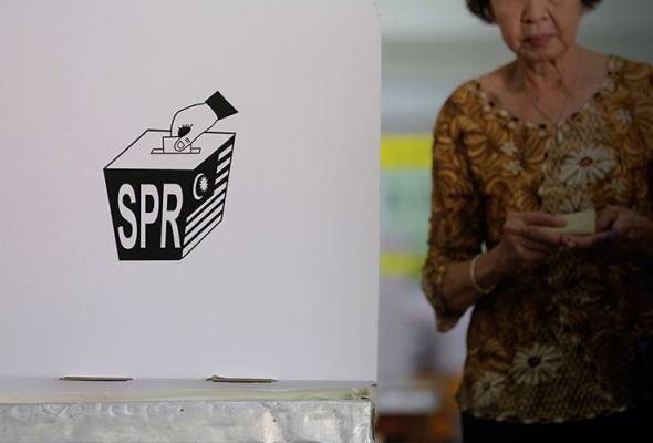 14 borang pencalonan PRK DUN Tanjung Datu dibeli - SPR | Astro Awani