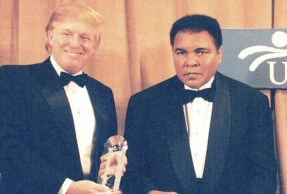 Legenda tinju Muhammad Ali 'belasah' Donald Trump | Astro Awani