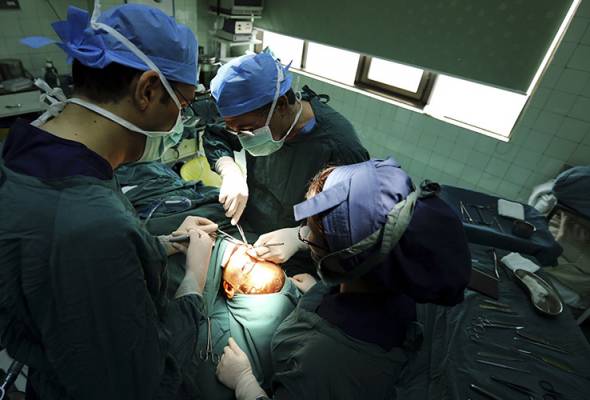 Garis panduan pembedahan plastik di United Kingdom diperketat | Astro Awani