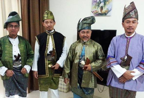 PAS not slighted over Mat Sabu's 'Pendekar Mustar' labelling | AWANI ...