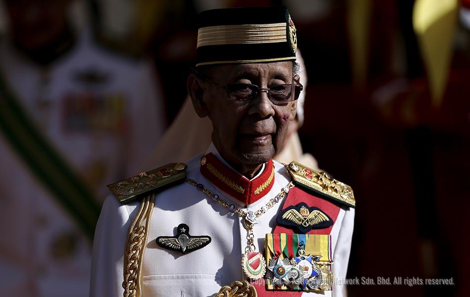 YDP Agong graces the trooping of the colours ceremony | Astro Awani