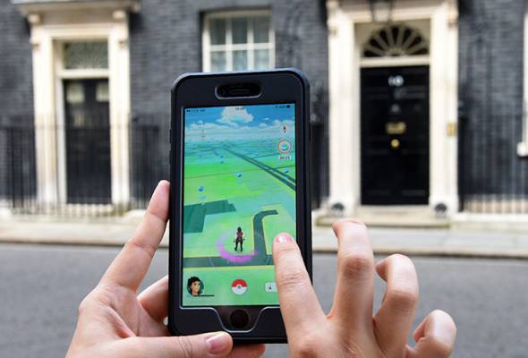 Rumah jadi 'PokeGym', wanita Alberta saman Pokemon GO | Astro Awani