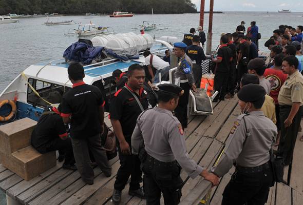 2 maut, 18 cedera dalam letupan enjin bot pelancong di Bali | Astro Awani