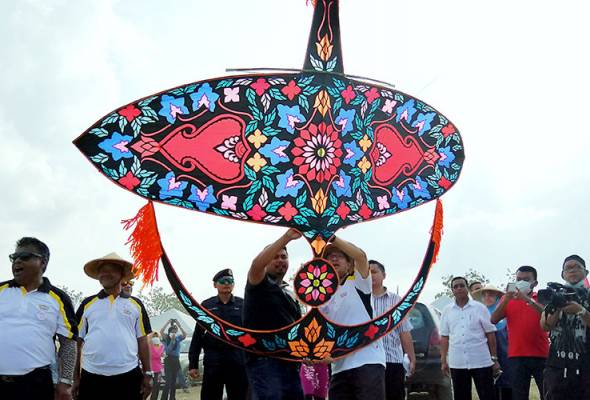 Perlis cultural tourism soaring with east wind festival - MB | AWANI ...