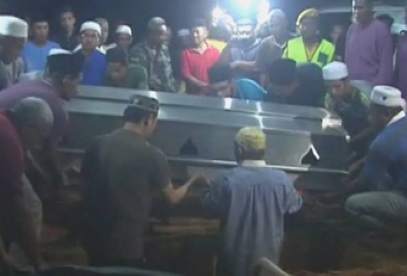 Jenazah Mohamad Thaqif selamat dikebumi | Astro Awani