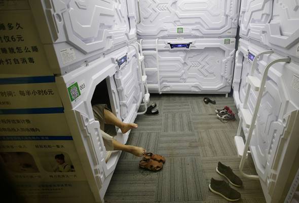 Eyeing sleepy office workers, China's 'sharing economy' opens nap ...