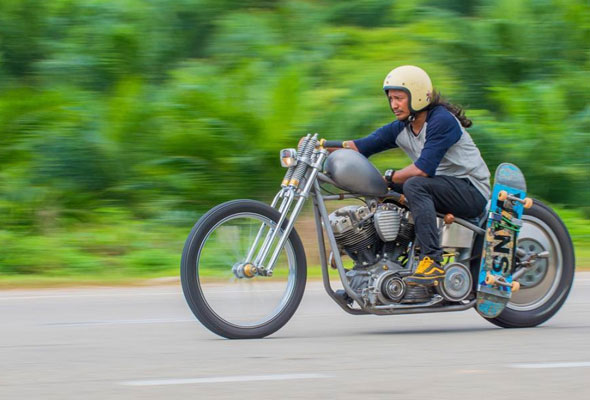 Peminat beratur panjang beli kasut Pa'din Musa | Astro Awani