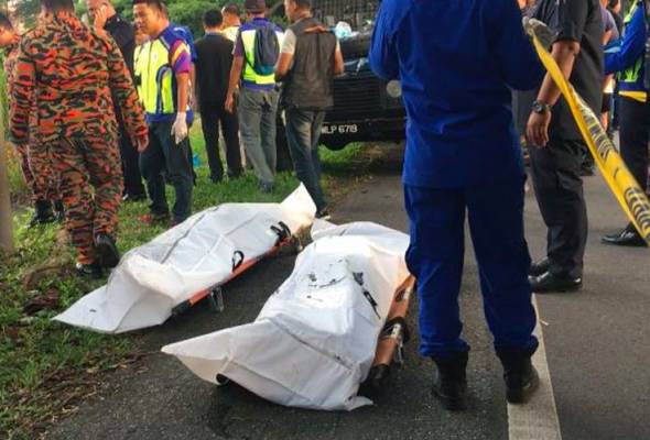 Mayat dua remaja kemalangan ditemui dalam parit | Astro Awani