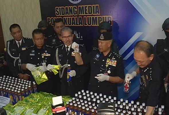 Carian mengenai topik polis D7 | Astro Awani