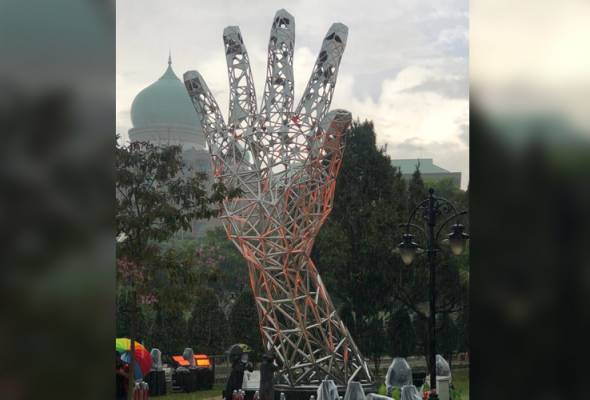 Malaysia terima hadiah arca atas usaha perangi rasuah | Astro Awani