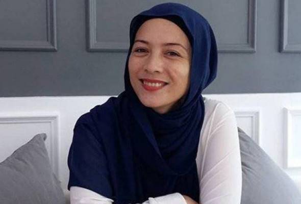 Sharifah Sofia akui sudah bercerai | Astro Awani