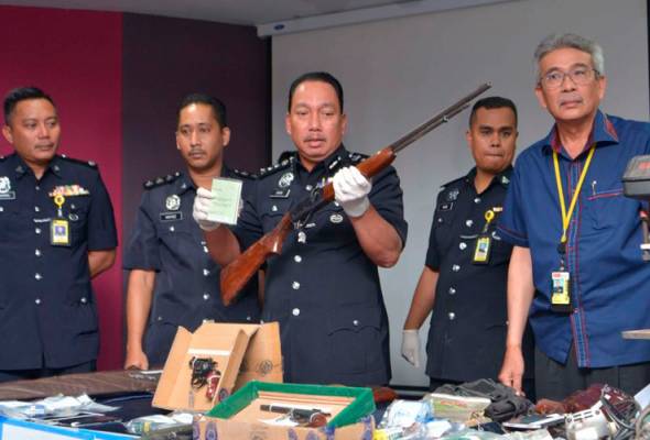 Puluhan senjata api bakakuk termasuk 1,600 butir peluru dirampas ...