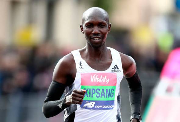 Bekas pemegang rekod dunia Wilson Kipsang digantung sementara | Astro Awani