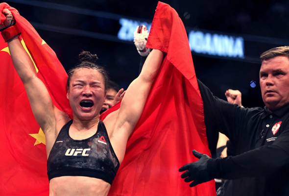 Zhang Weili kekalkan kejuaraan dunia strawweight UFC | Astro Awani