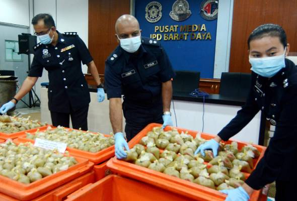 Police bust ketum juice processing syndicate | Astro Awani