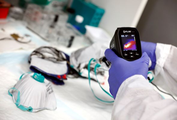 Self-cleaning mask can kill viruses with heat from phone charger ...