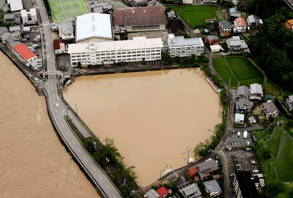 Japan battered by more heavy rain, floods, nearly 60 dead | Astro Awani
