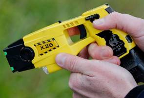 Taser guns: PDRM to discuss with Home Ministry - IGP | Astro Awani