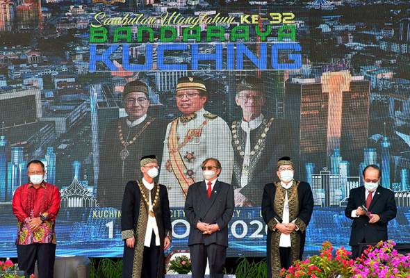 Kuching kini bergerak ke status bandar raya metropolis | Astro Awani