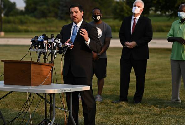 Jacob Blake miliki pisau, kata penyiasat | Astro Awani