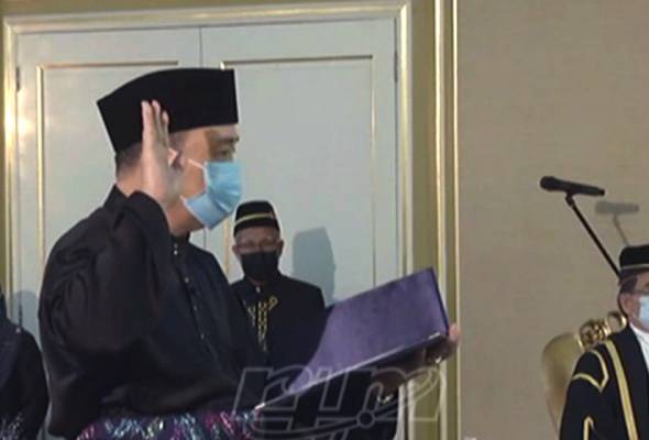 Hajiji Noor sworn in as 16th Chief Minister of Sabah | AWANI International