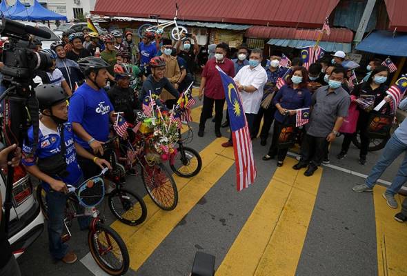Saifuddin meets Sibu people | AWANI International