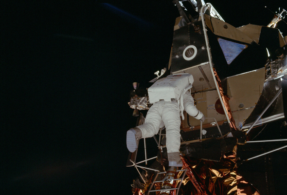 This footage of the first men on the moon looks like it was filmed with ...