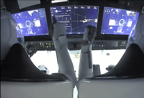 Spacex Capsule With 4 Astronauts Reaches Space Station Astro Awani