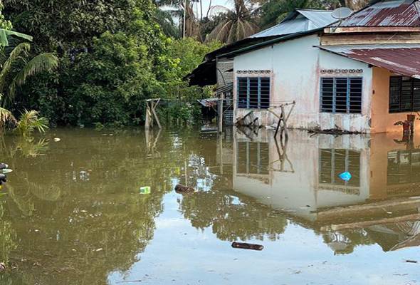 Mangsa banjir di Perak meningkat kepada 319 orang malam ini | Astro Awani