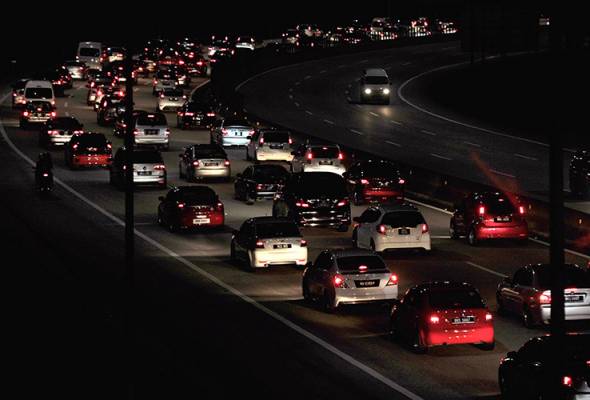 Slow moving traffic at several main highways after holiday weekend ...