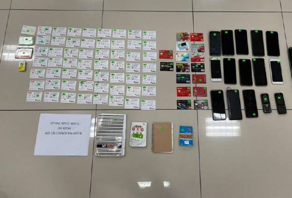 10 ditahan aktif kumpul kad ATM untuk jadi keldai akaun | Astro Awani