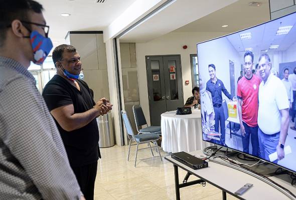 Padang Stadium Nasional Bukit Jalil siap menjelang Jun - Tony Fernandes ...
