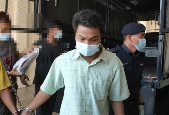 Kelar dan tikam warga emas: Penganggur didakwa membunuh | Astro Awani