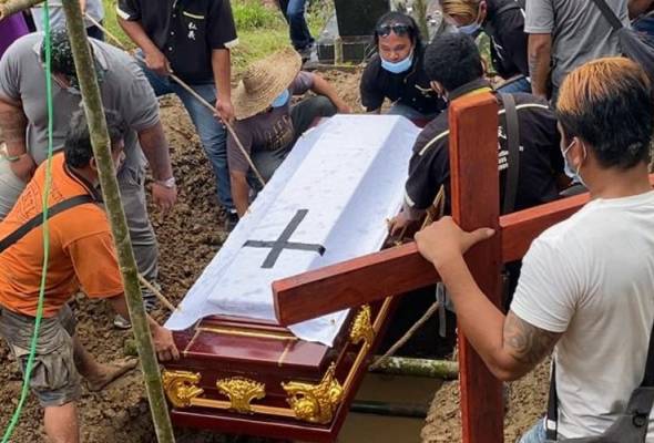 Mangsa runtuhan batu di Gunung Tabai selamat disemadikan | Astro Awani