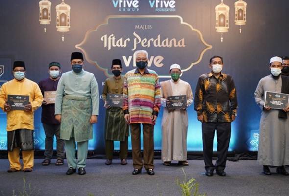 VFive Group lancar yayasan pertingkat CSR syarikat | Astro Awani