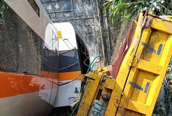 Kereta api penumpang tergelincir landasan di Taiwan, sekurang-kurangnya ...