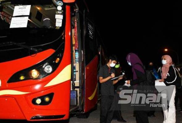 700 pelajar UniSZA sambut Aidilfitri di kampus | Astro Awani