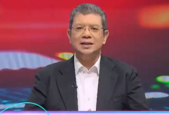 Stay resilient during pandemic, Saifuddin tells journalists | AWANI ...