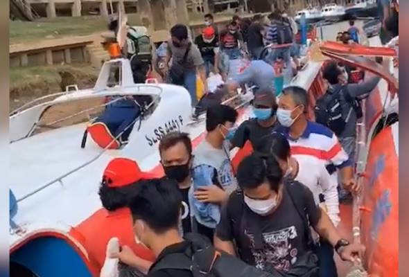 Perkhidmatan bot ekpres Kapit dan Sibu ditangguh sementara | Astro Awani