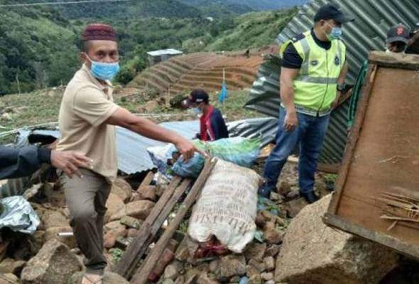 Suami maut, rumah ditimpa runtuhan batu | Astro Awani