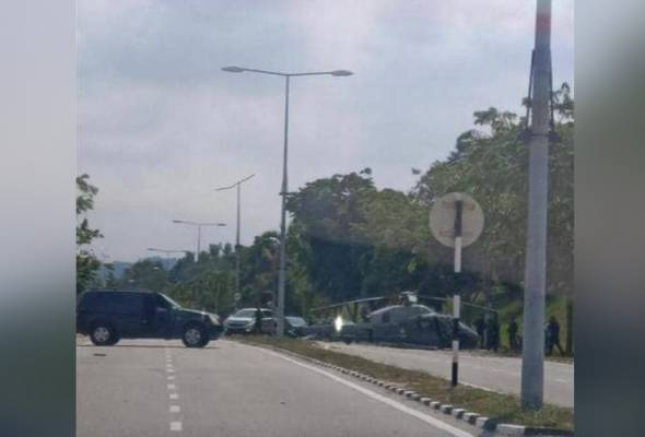 Helikopter Fennec TLDM mendarat cemas di Lumut | Astro Awani