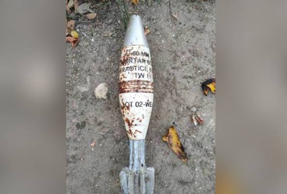 Disangka alat mainan, rupanya bom | Astro Awani